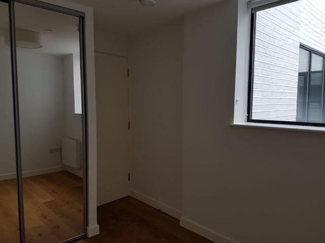 2 Bed Flat, Scarbrook Road, CR0