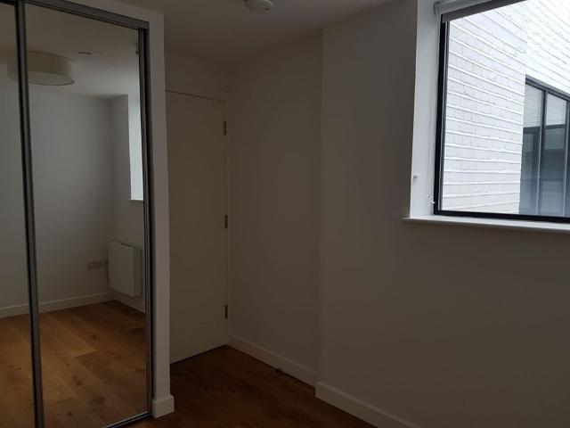 2 Bed Flat, Scarbrook Road, CR0