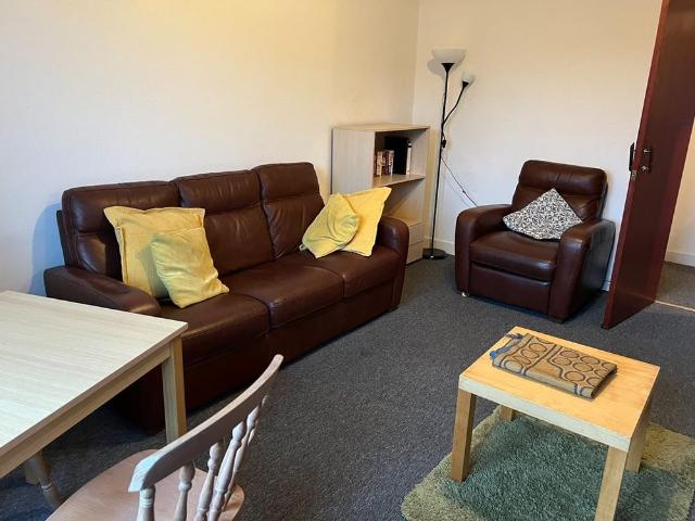 2 Bed Flat, School Drive, AB24
