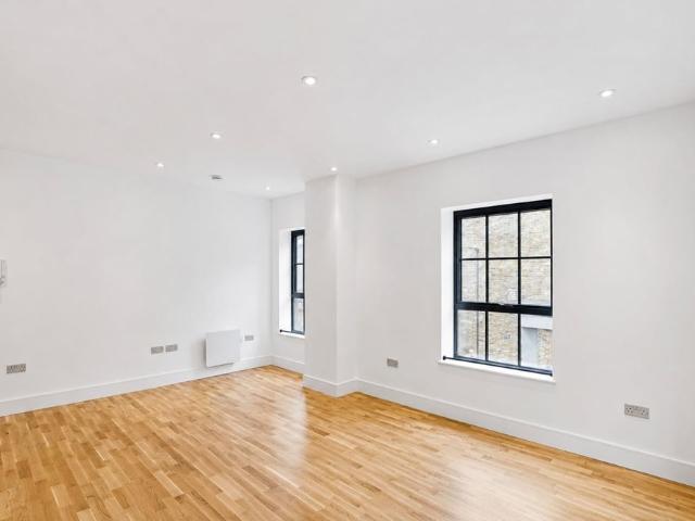 2 Bed Flat, Seven Sisters Road, N15