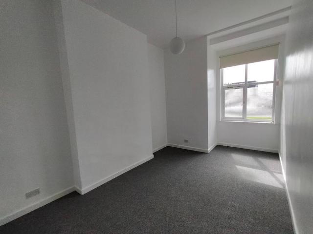 2 Bed Flat, Seymour Grove, M16