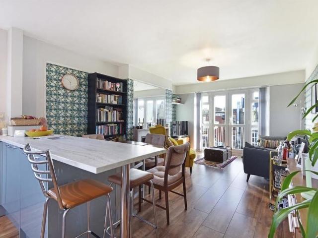 2 Bed Flat, Shannon Court, N16