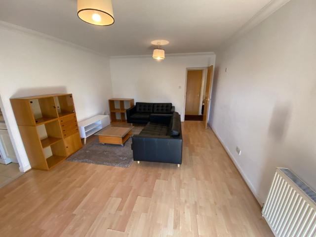 2 Bed Flat Shakelton Court Maritime Quay