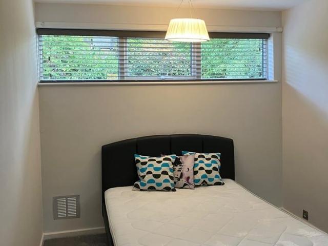 2 Bed Flat, Shaw Lane, LS6