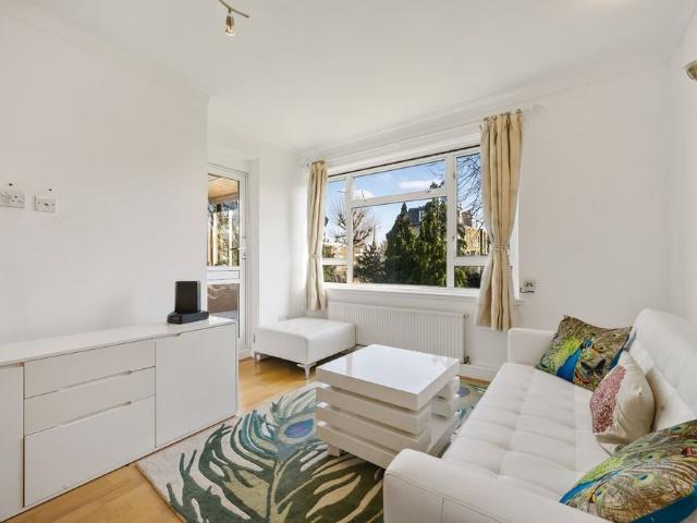 2 Bed Flat, Sheffield Terrace, W8