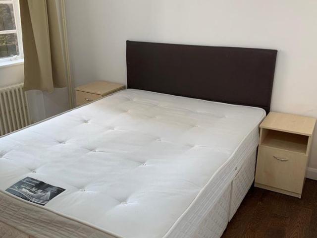 2 Bed Flat, Shepherds Bush Road, W6