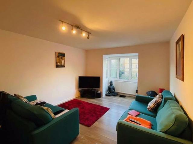 2 Bed Flat, Shepherds Court, HA1