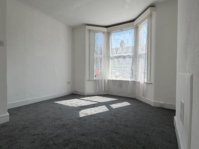 2 Bed Flat, Sheringham Avenue, E12