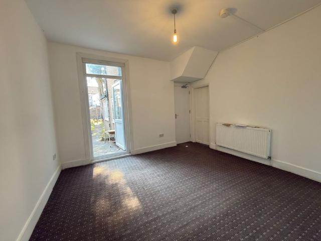 2 Bed Flat, Sixth Avenue, E12