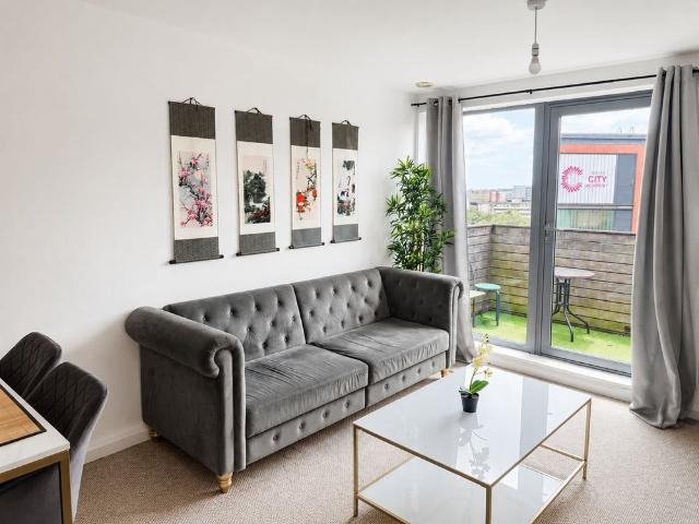 2 Bed Flat, Skyline, B1