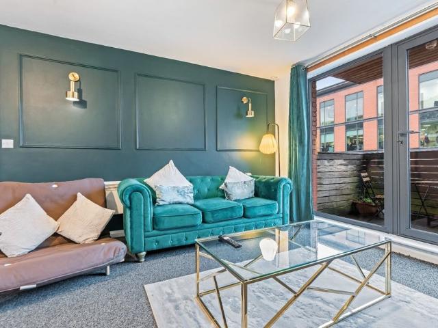2 Bed Flat, Skyline, B1