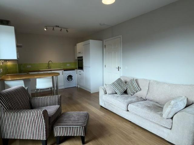 2 Bed Flat, Slateford Gait, EH11