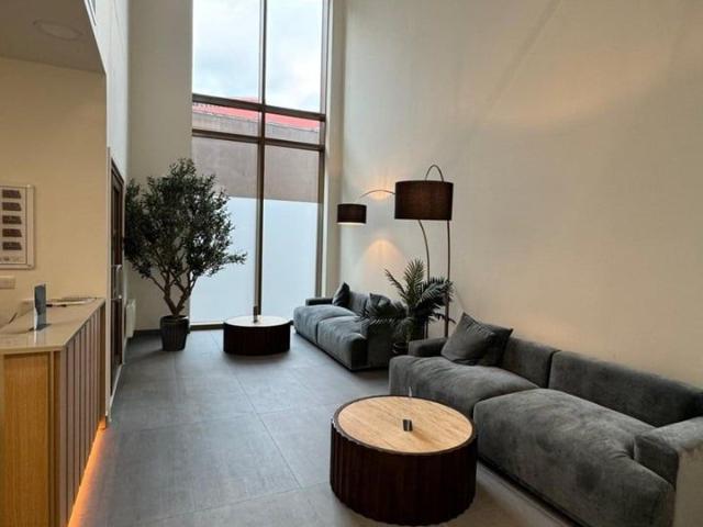 2 Bed Flat, South Central, B5