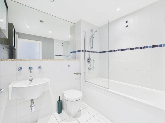 2 Bed Flat, Southside, B5