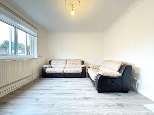 2 Bed Flat, Southwood Court, EC1V