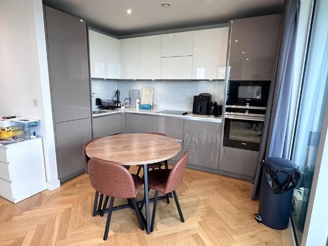 2 Bed Flat, Southwark Bridge Road, SE1