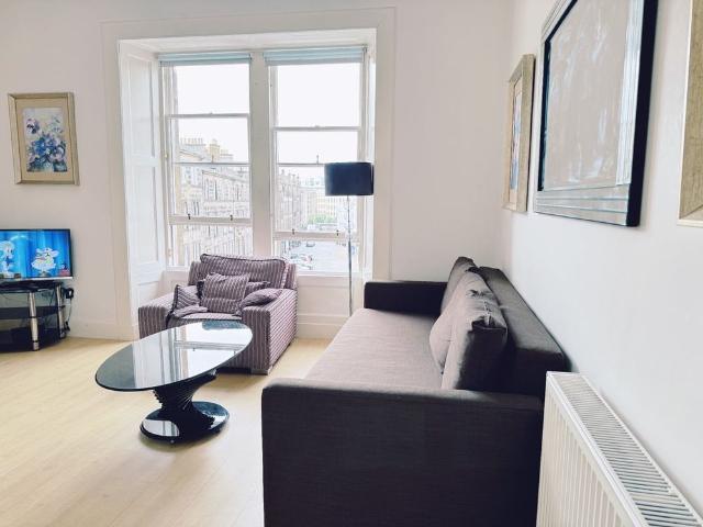 2 Bed Flat, Spittal St, EH3