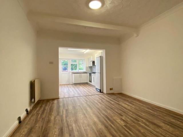 2 Bed Flat, Spring Grove Road, TW3
