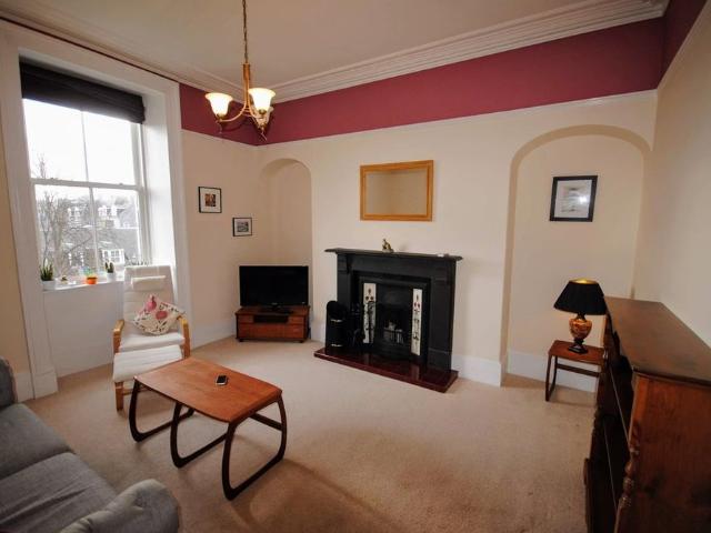 2 Bed Flat, Springbank Terrace, AB11