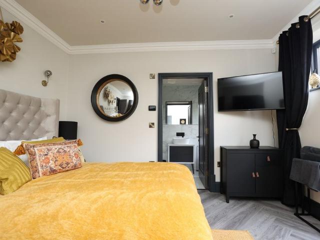 2 Bed Flat, Taptonville Road, S10