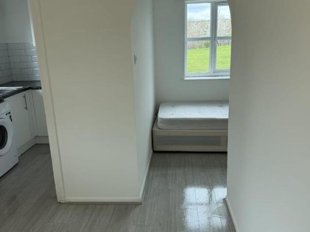 1 Bed Flat, Tarplett House, SE14