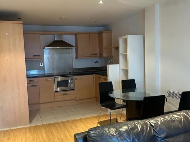 2 Bed Flat, Taylorson Street South, M5