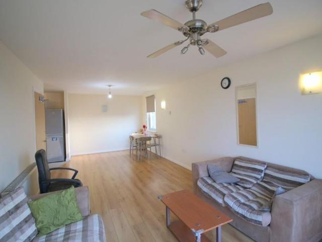 2 Bed Flat, Thames View, IG1