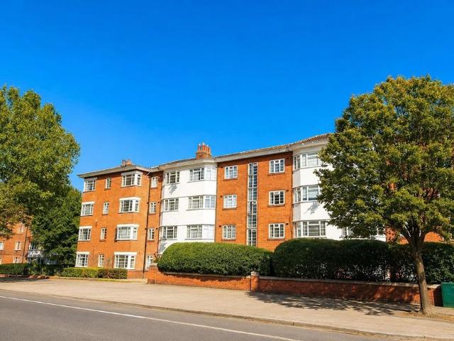 2 Bed Flat, The Vale, W3