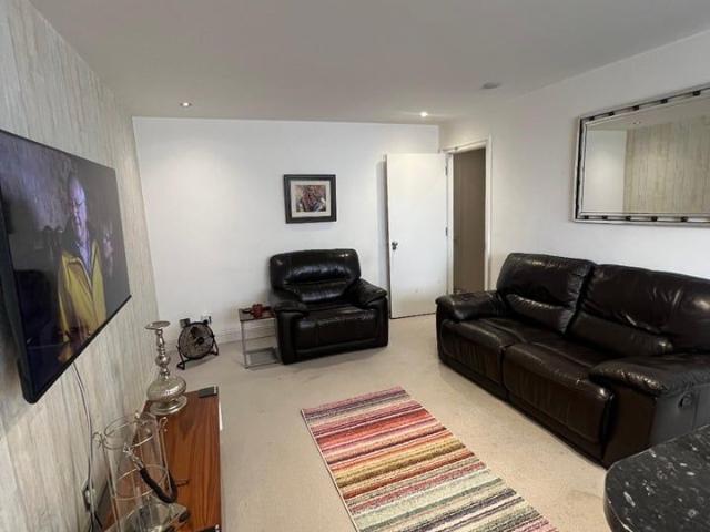 2 Bed Flat, The Water Gardens, W2