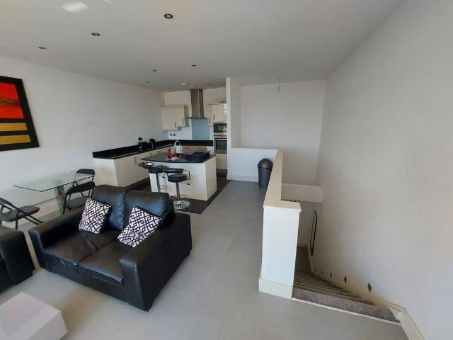 2 Bed Flat, The Axis, NG1