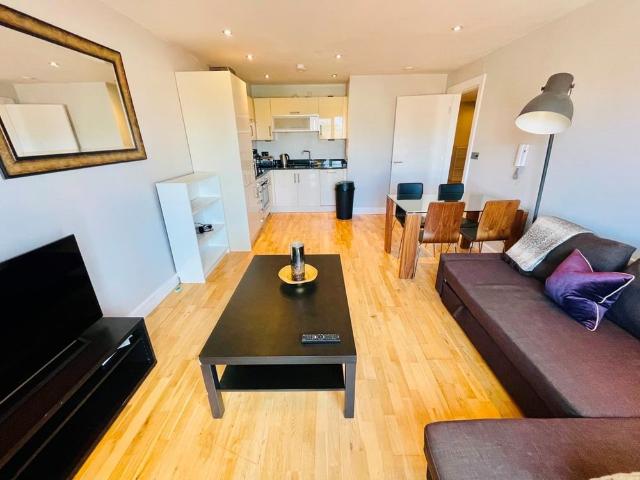2 Bed Flat, The Chandlers, LS2