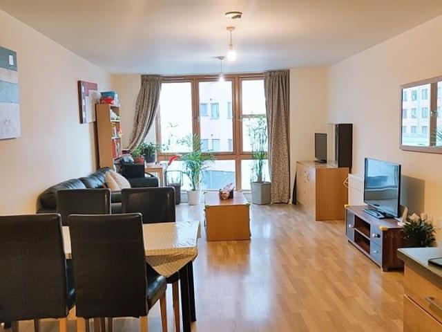 2 Bed Flat, The Crescent, BS1