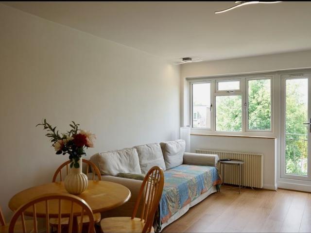2 Bed Flat, The Glebe, SE3