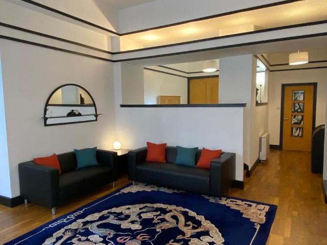 2 Bed Flat, The Italian Centre, G1