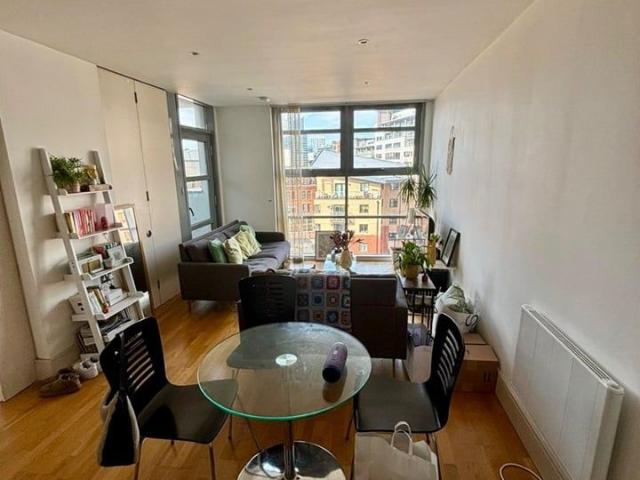 2 Bed Flat, The Lock Building, M1