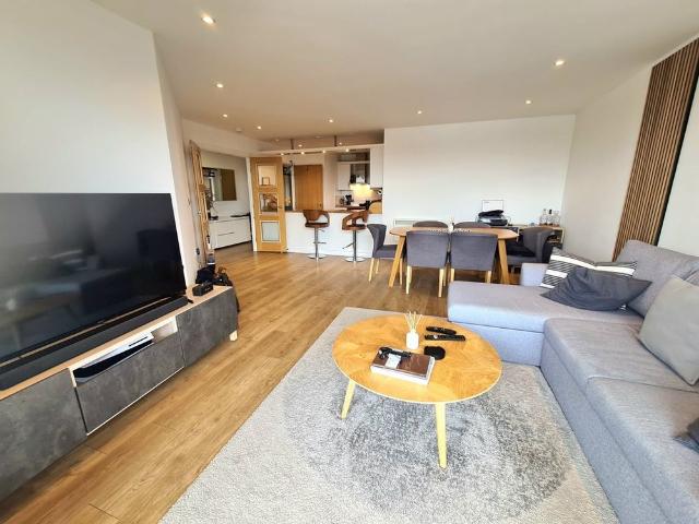 2 Bed Flat, The Quays, M50
