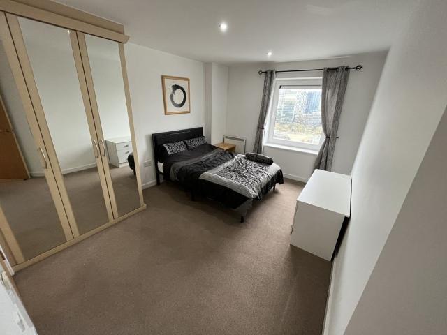 2 Bed Flat, The Quays, M50