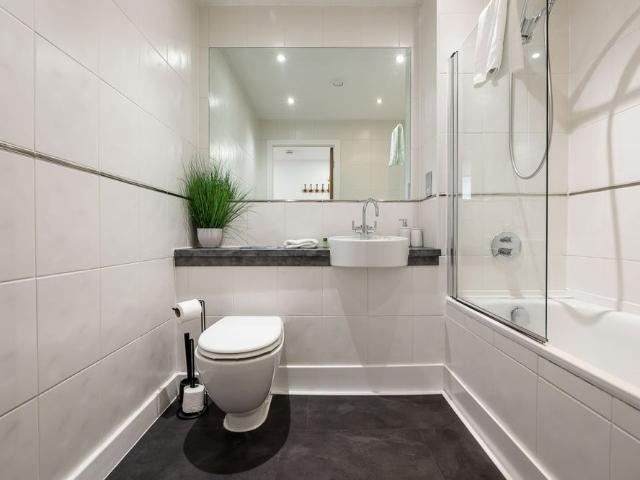 2 Bed Flat, The Reach, L3