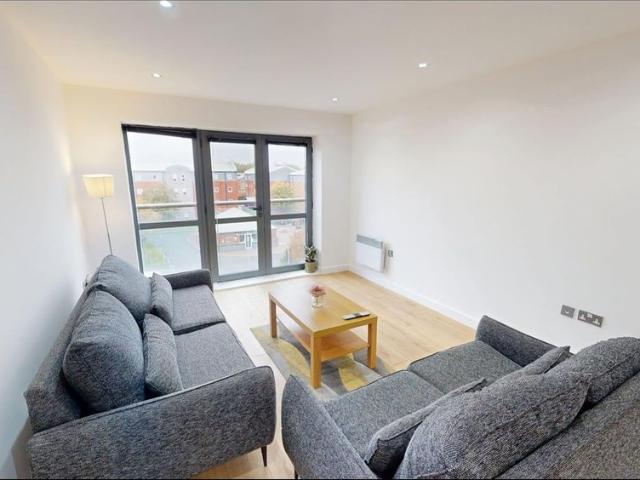 2 Bed Flat, The Reach, L3