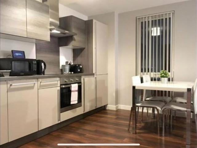 2 Bed Flat, The Riverside, M5
