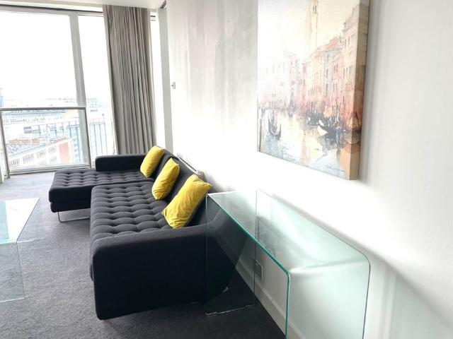 2 Bed Flat, The Rotunda, B2