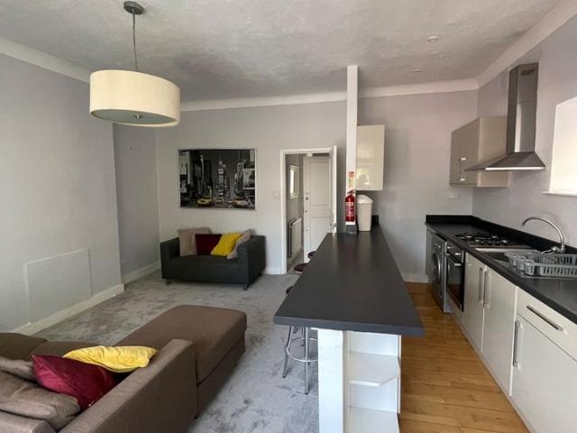 2 Bed Flat, Thornton Avenue, SW2