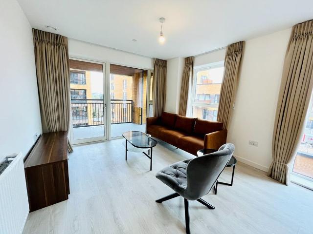 2 Bed Flat, Tidey, W3