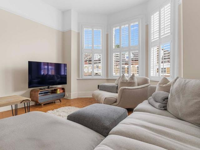 2 Bed Flat, Tierney Road, SW2