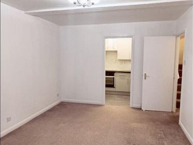 2 Bed Flat, Tippett Rise, RG2