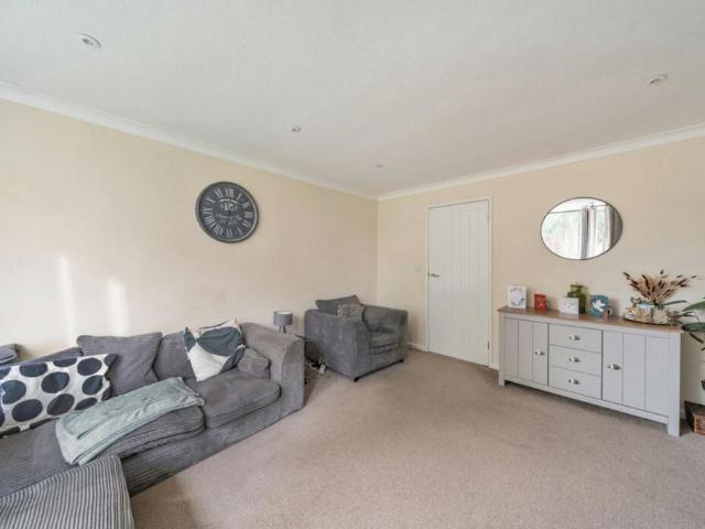 2 bed Flat To Let