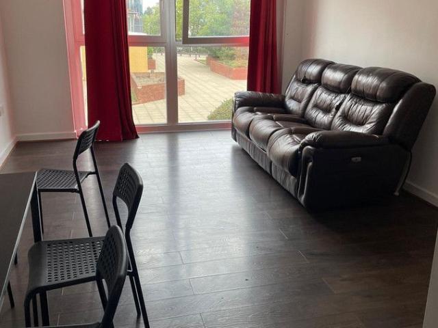 2 bed Flat To Let