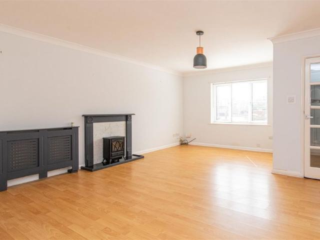2 bed Flat To Let