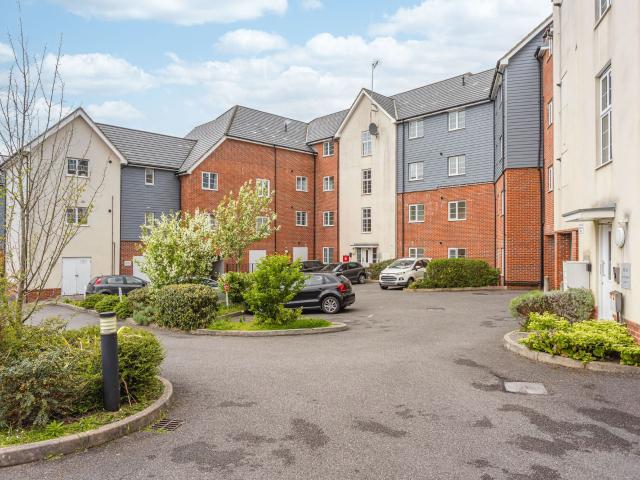 2 Bed Flat To Let
