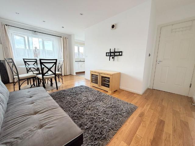 2 bed Flat To Let